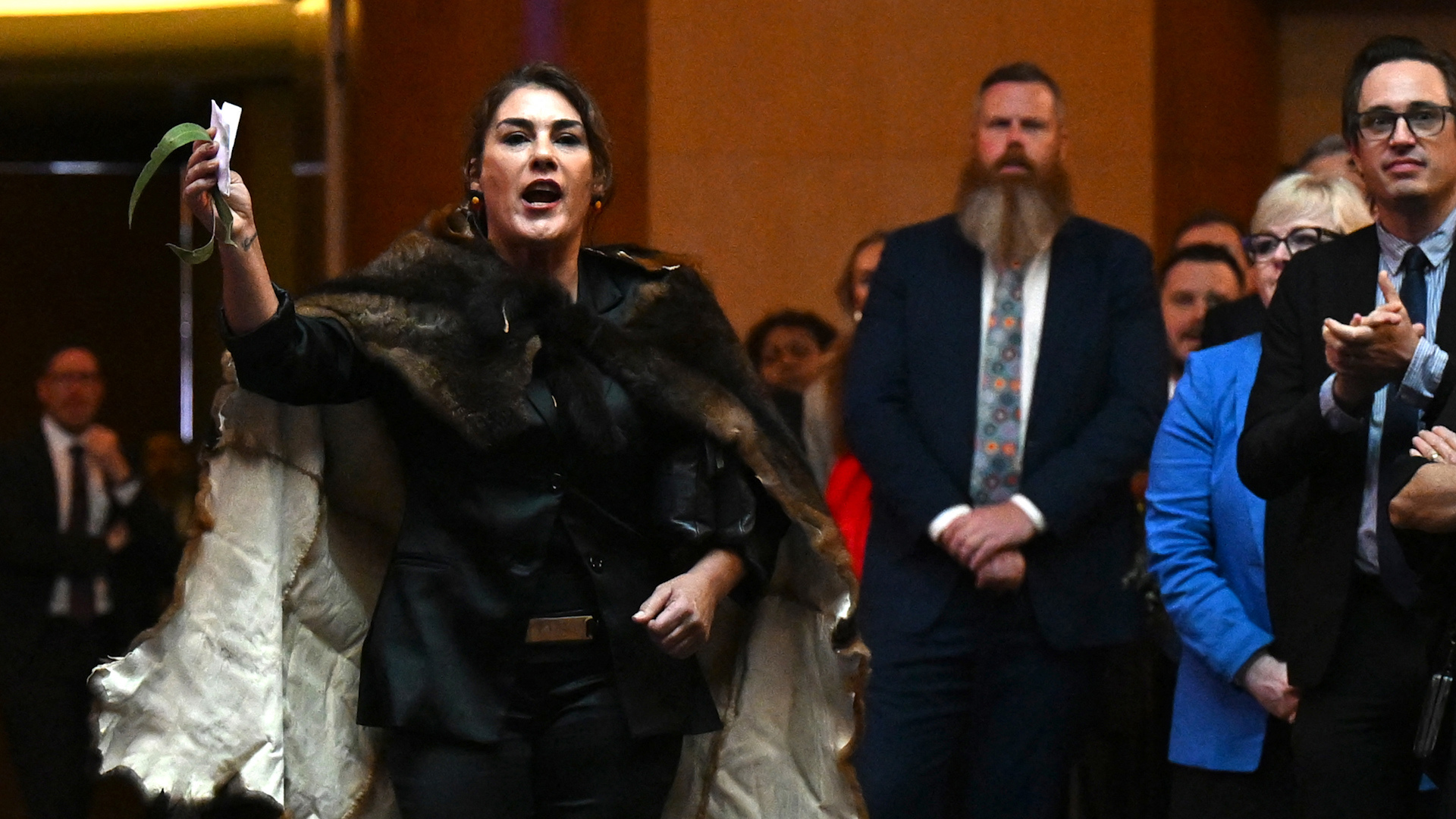 « Vous n'êtes pas mon roi ! » : une sénatrice aborigène s’en prend à ... « Vous n'êtes pas mon roi ! » : une sénatrice aborigène s’en prend à ...