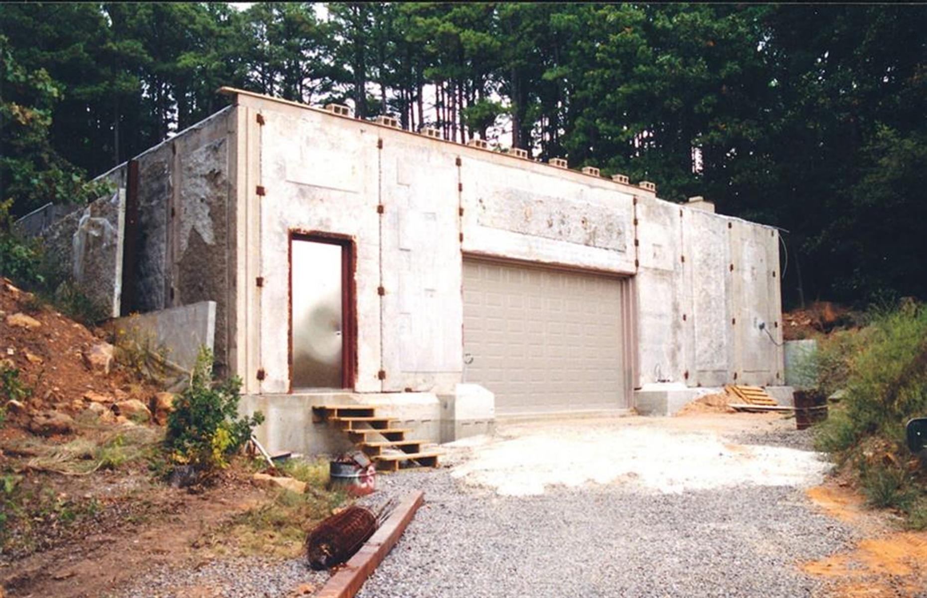 10 of the world's strongest disaster-proof homes