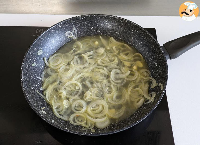Creamy onion pasta: A tasty and super cheap pasta dish!