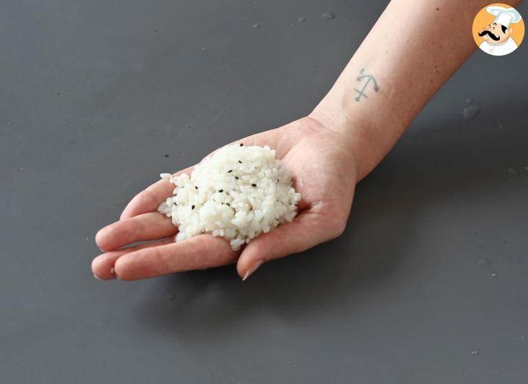 Onigiri de atún, el pequeño sándwich de arroz japonés - おにぎり