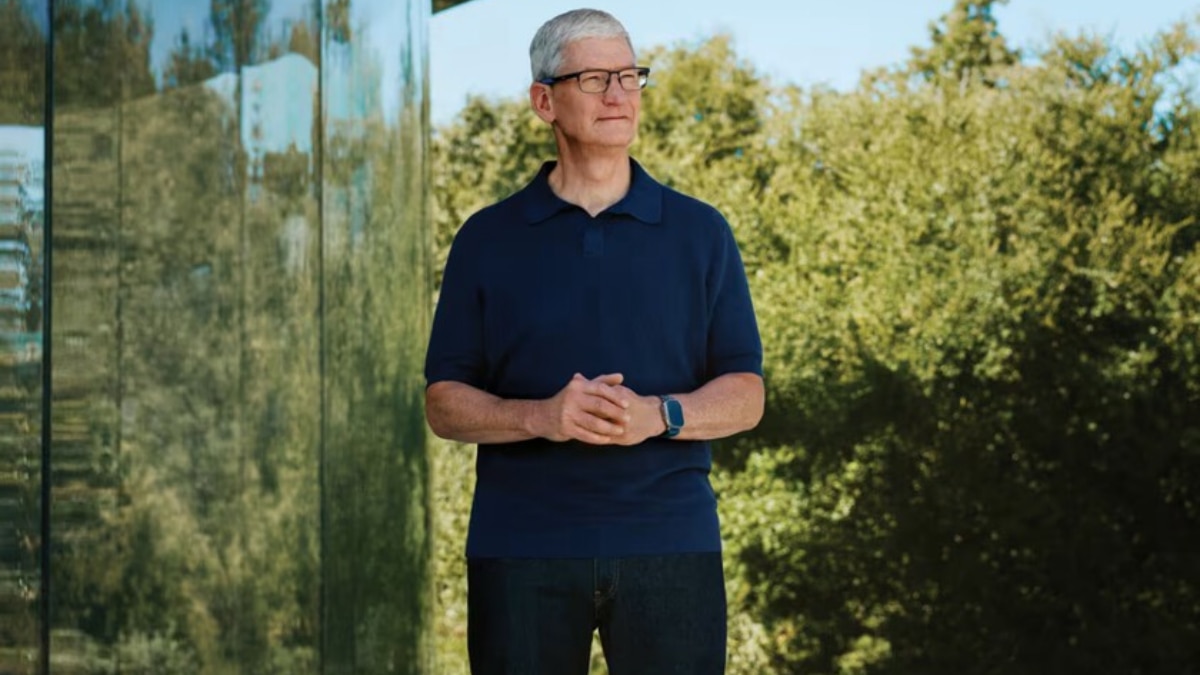 Apple Leadership Shuffle: CEO Tim Cook Stays, AI Pressure Rises ...