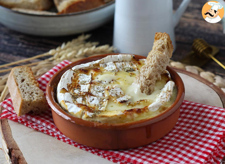 Air fryer-roasted camembert with a nice runny texture!