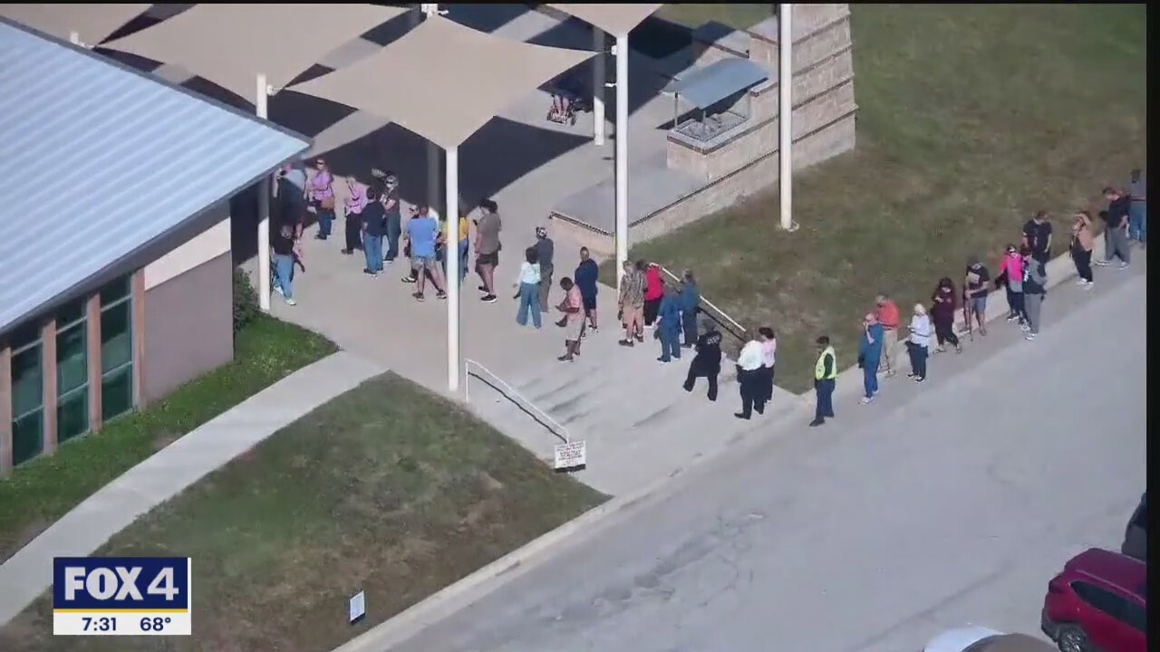 Tarrant County addresses early voting problems Tarrant County addresses early voting problems