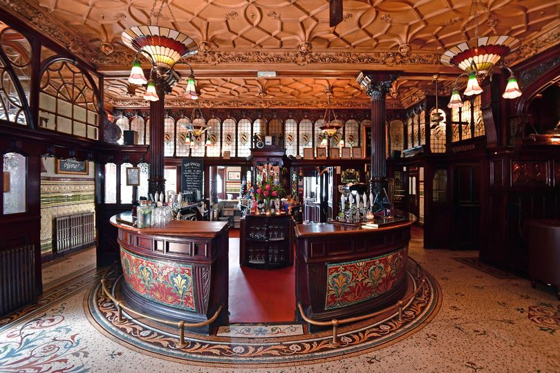 33 pubs that are opening on Christmas Day for a festive pint in Merseyside