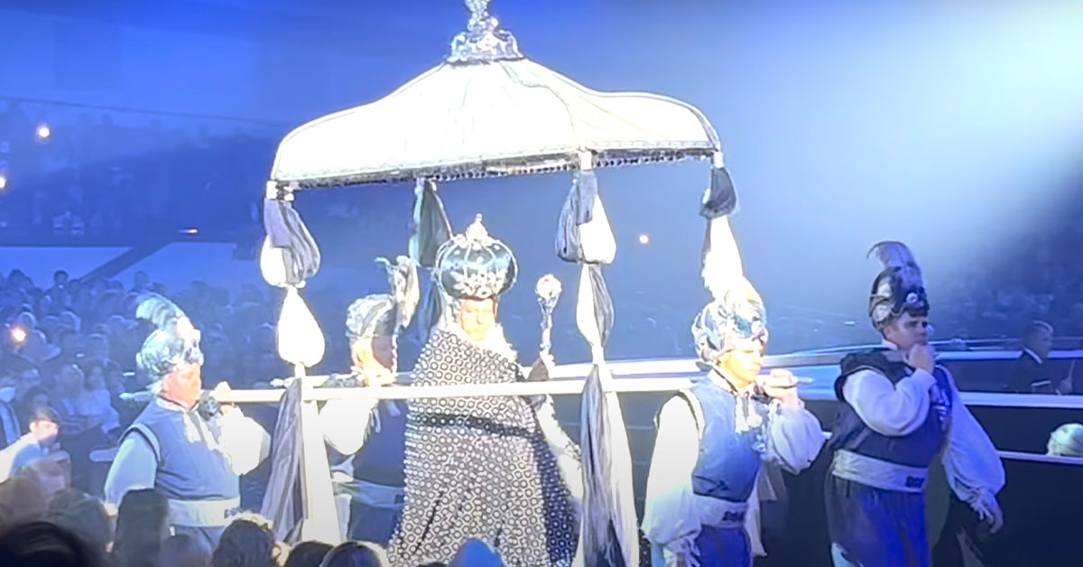 21 Hard to Believe Scenes from Inside Megachurches