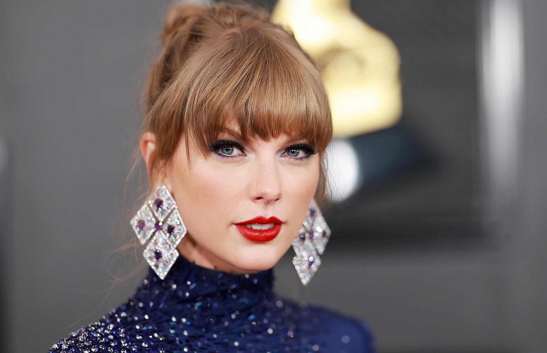 Taylor Swift Is Now A Billionaire. Here's How She Did It