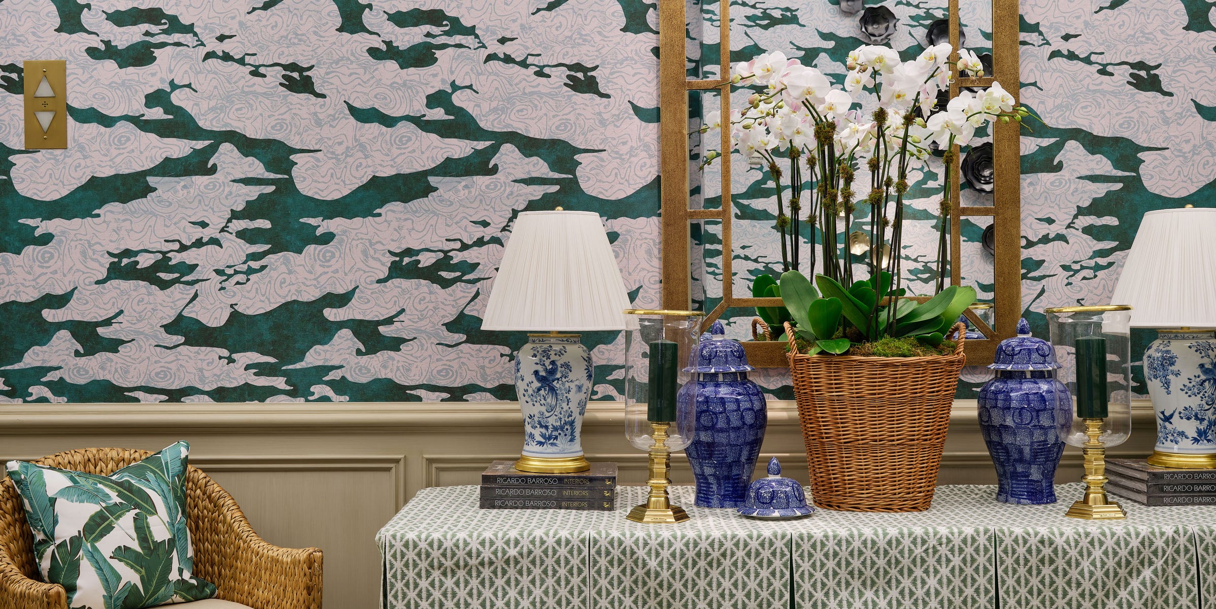 This Verdant Hallway Is a Tale of Two Tropical Cities