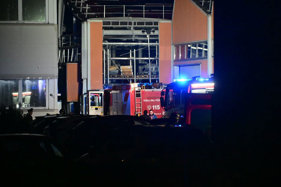 Esplode fabbrica a Bologna: due operai morti e 11 feriti Esplode fabbrica a Bologna: due operai morti e 11 feriti