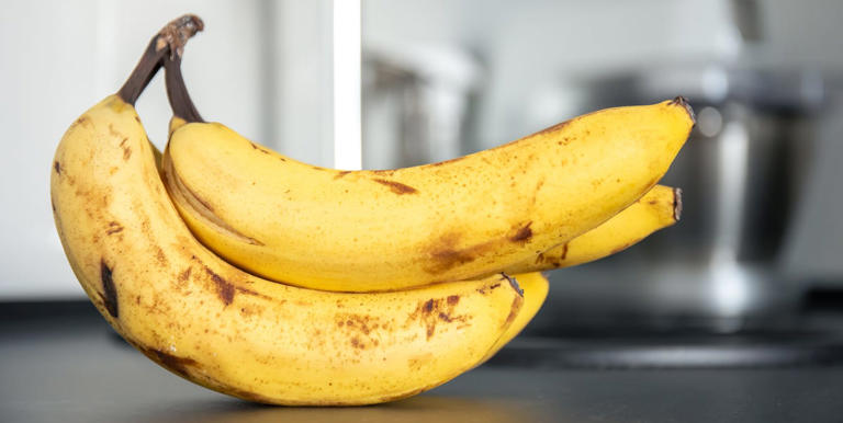 6 Tips To Keep Your Bananas From Turning Brown 6 Tips To Keep Your Bananas From Turning Brown