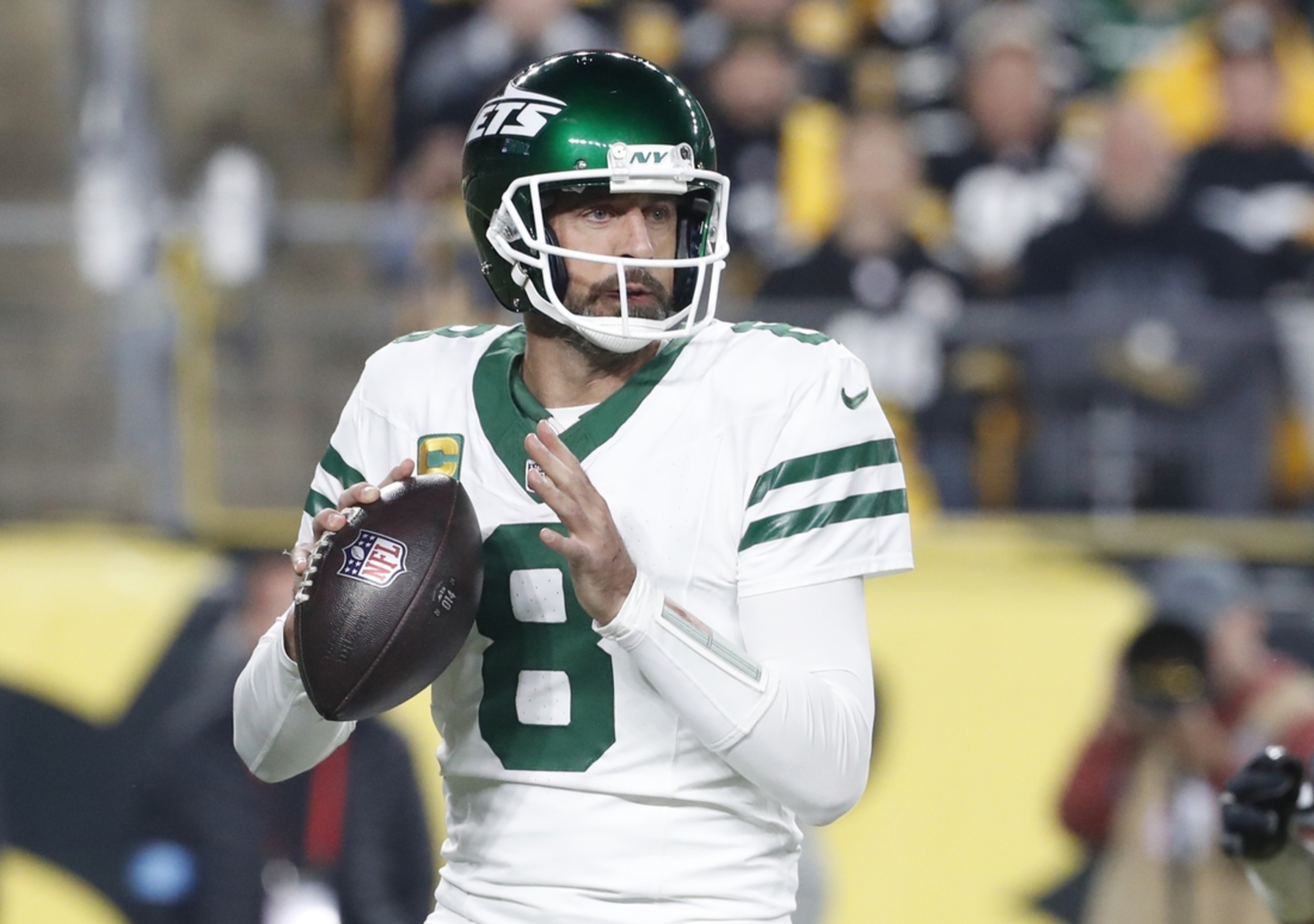 Jets' Aaron Rodgers nursing ailing hamstring among other injuries