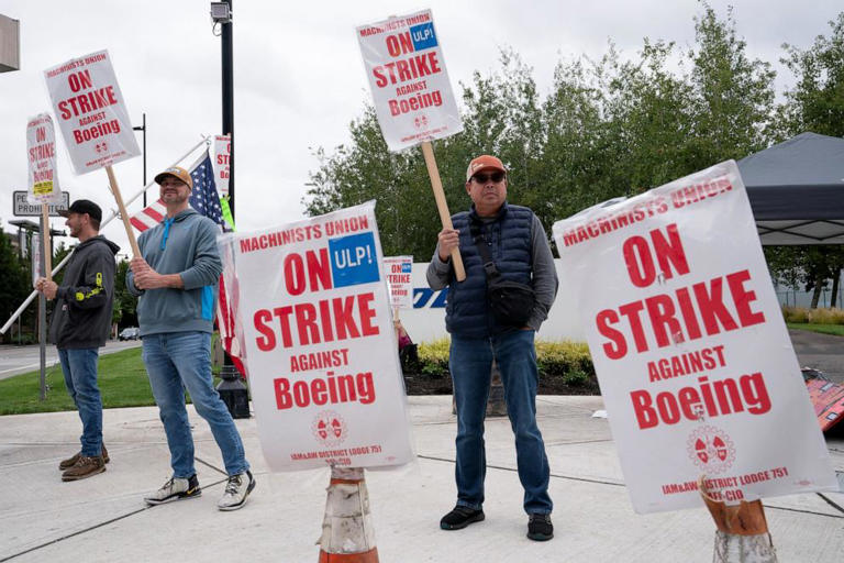 Boeing workers agree to new contract offer, concluding strike Boeing workers agree to new contract offer, concluding strike