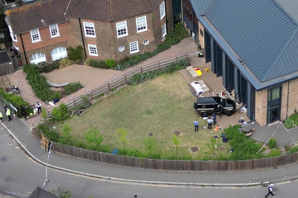 Police reopen investigation into fatal Wimbledon school crash Police reopen investigation into fatal Wimbledon school crash