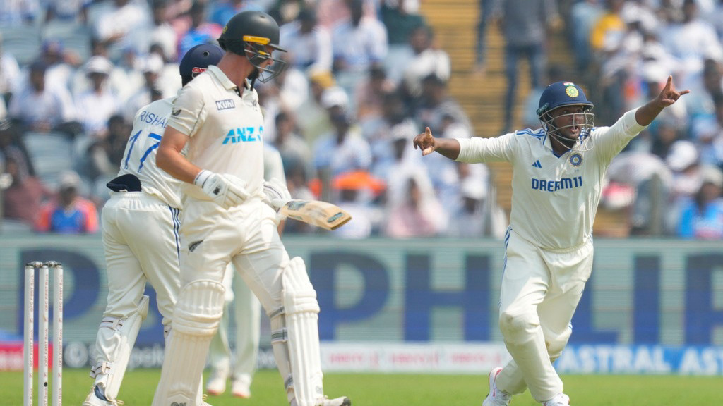 Watch: Sarfaraz Khan, Virat Kohli convince Rohit Sharma for brilliant ... Watch: Sarfaraz Khan, Virat Kohli convince Rohit Sharma for brilliant ...