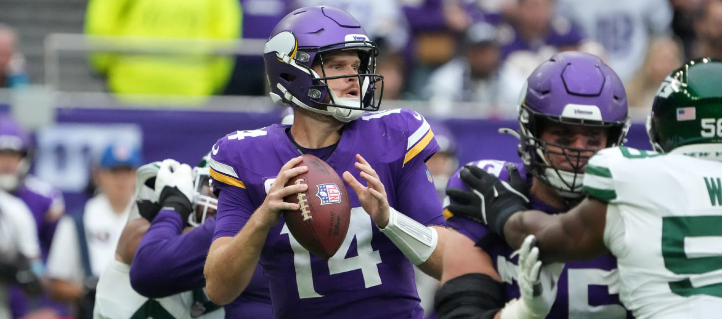 NFL Week 17 Preview: Picks & Predictions (Packers vs. Vikings)