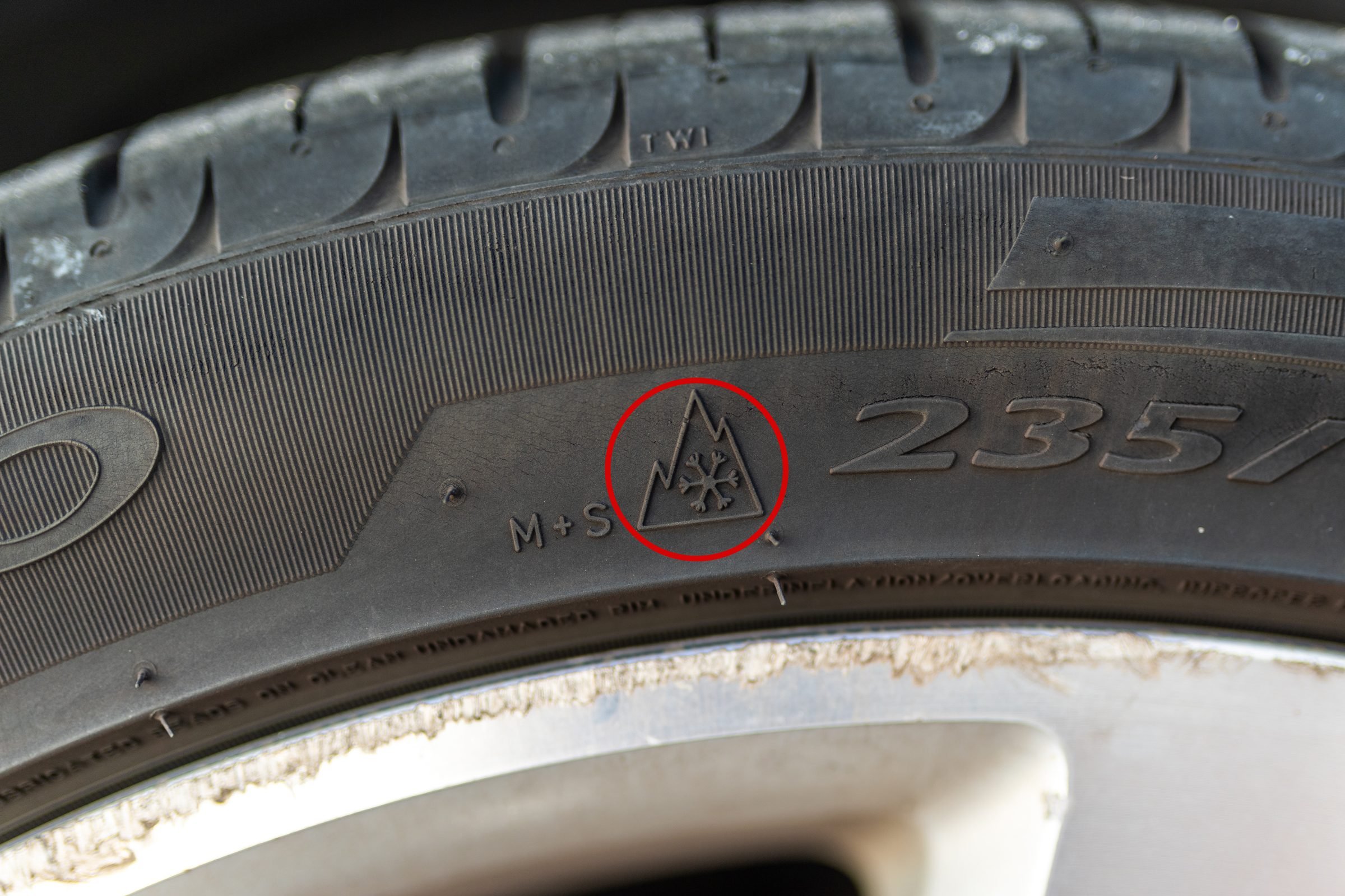 What is the 3-peak mountain snowflake symbol on tires?