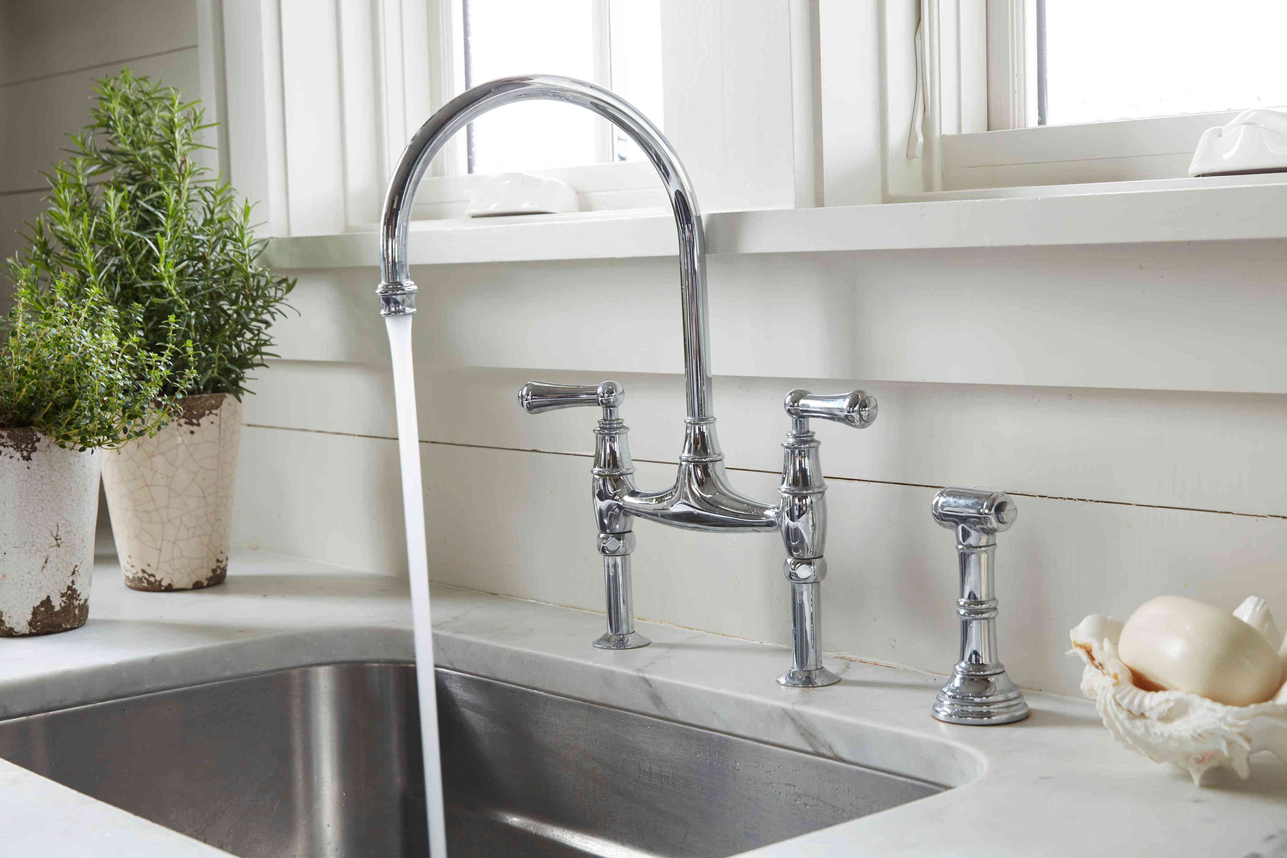 10 Ways to Improve Low Water Pressure at Your Kitchen Sink