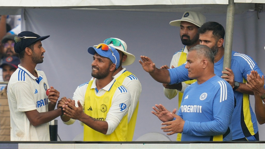 Gautam Gambhir stands and applauds Washington Sundar's 7-wicket haul in ... Gautam Gambhir stands and applauds Washington Sundar's 7-wicket haul in ...