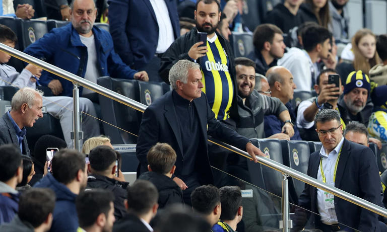 Jose Mourinho SENT OFF against Manchester United for protesting against ... Jose Mourinho SENT OFF against Manchester United for protesting against ...