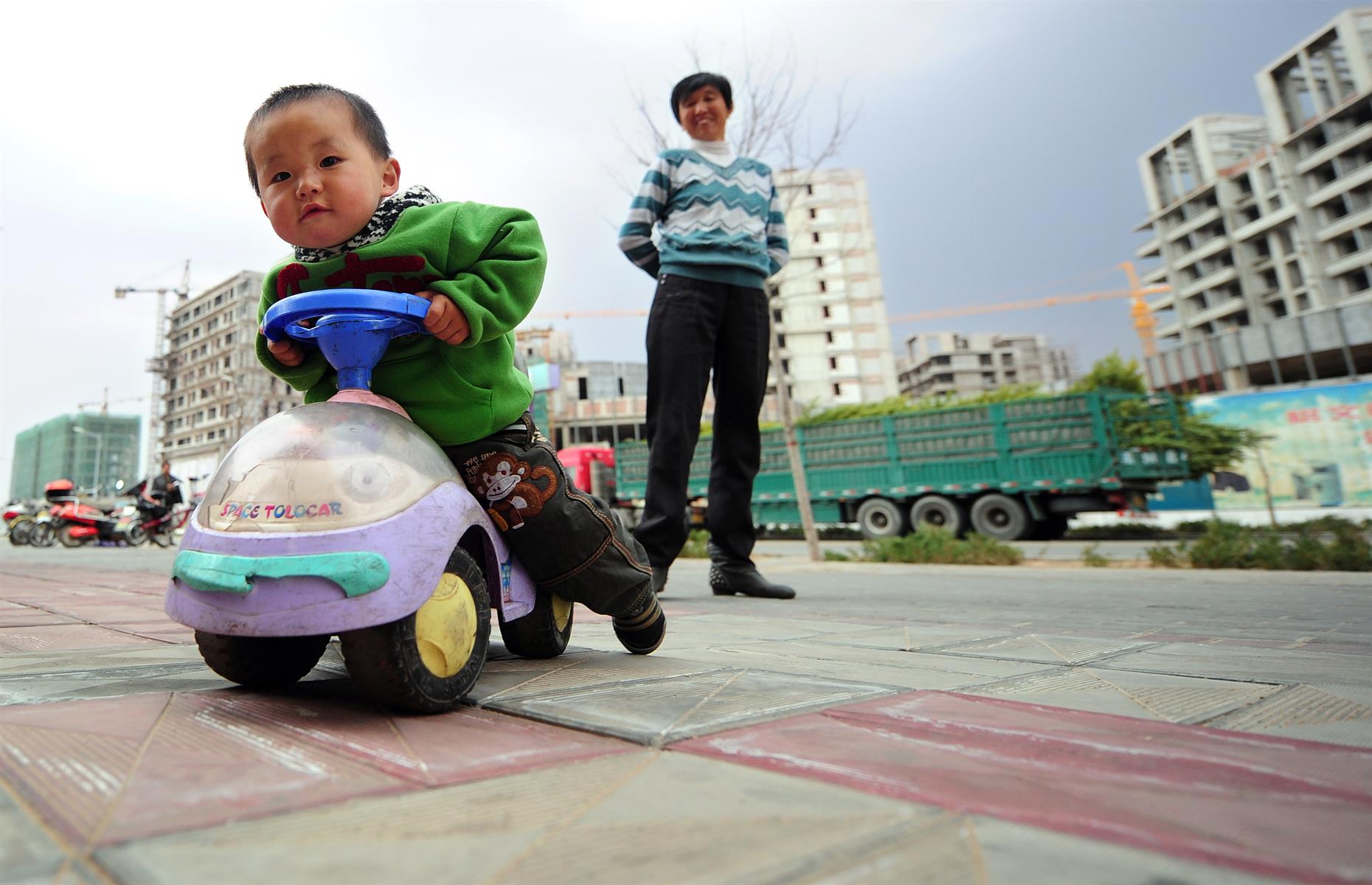 Inside China's 'ghost cities' full of empty homes and streets