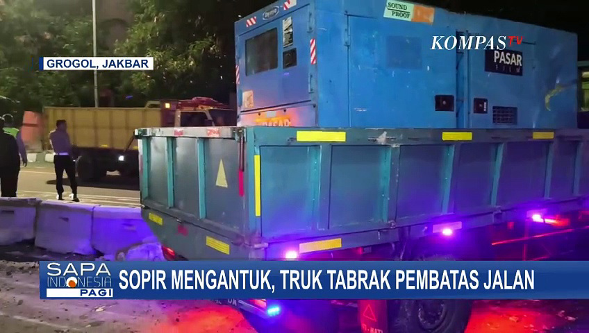 Sopir Mengantuk, Truk Pengangkut Genset Tabrak Separator Transjakarta Sopir Mengantuk, Truk Pengangkut Genset Tabrak Separator Transjakarta