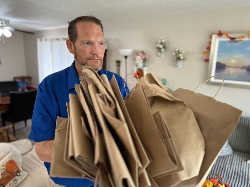 Walmart, LCBO are the latest retailers to embrace single-use paper bags ... Walmart, LCBO are the latest retailers to embrace single-use paper bags ...
