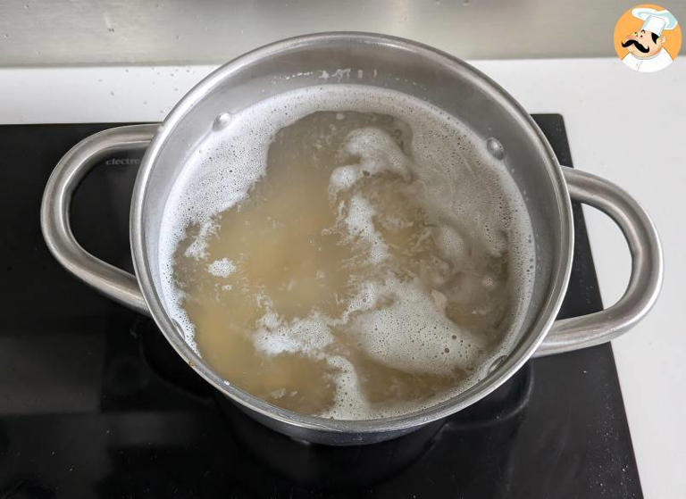 Cremige Nudeln mit Champignons und Wurst