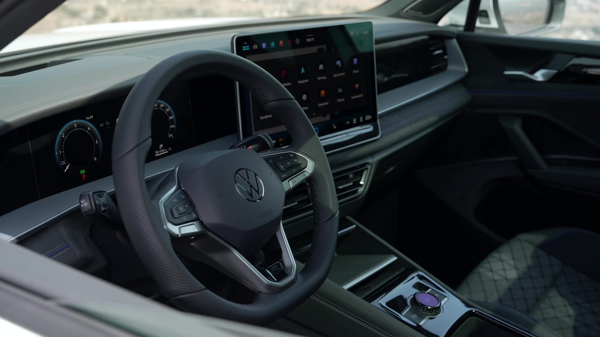 The all-new Volkswagen Tayron Interior Design in Oryx White