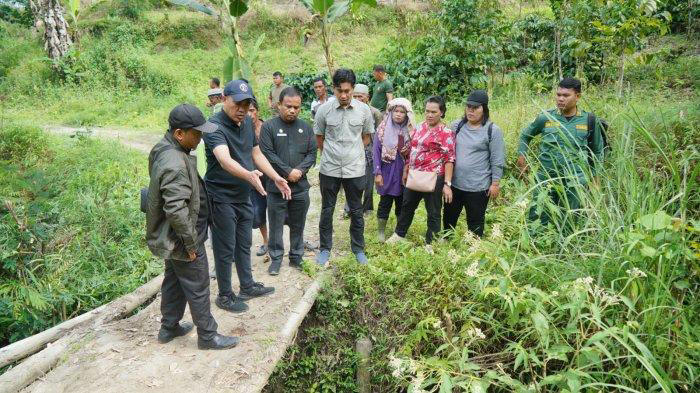 Pjs Bupati Pakpak Bharat Pimpin Gotong Royong Perbaikan Ruas Jalan ... Pjs Bupati Pakpak Bharat Pimpin Gotong Royong Perbaikan Ruas Jalan ...