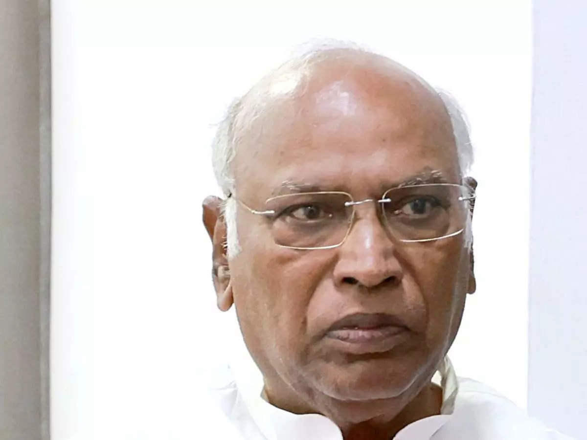 BJP's 'triple engine govt' snatched food from common man's plate in ... BJP's 'triple engine govt' snatched food from common man's plate in ...