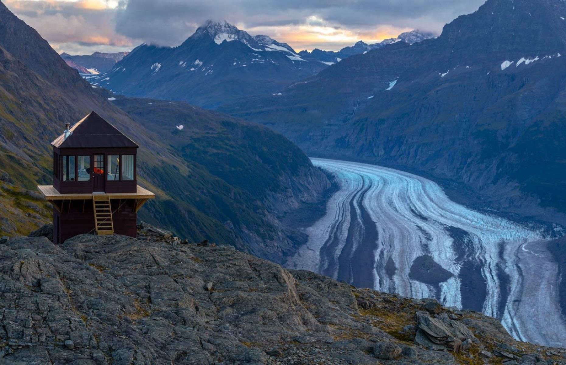 30 stunning remote mountain cabins for a relaxing getaway