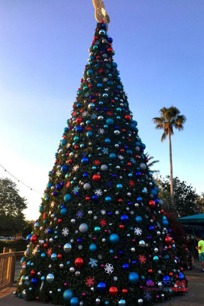 2024 Expert Guide to Christmas at SeaWorld Orlando: Parade, Food ...