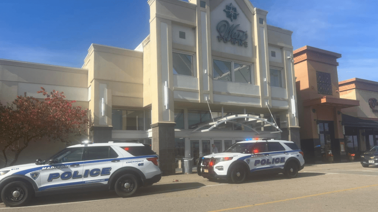Shooting Inside Popular Wisconsin Mall Prompts Large Police Response Investigation Begins 3199