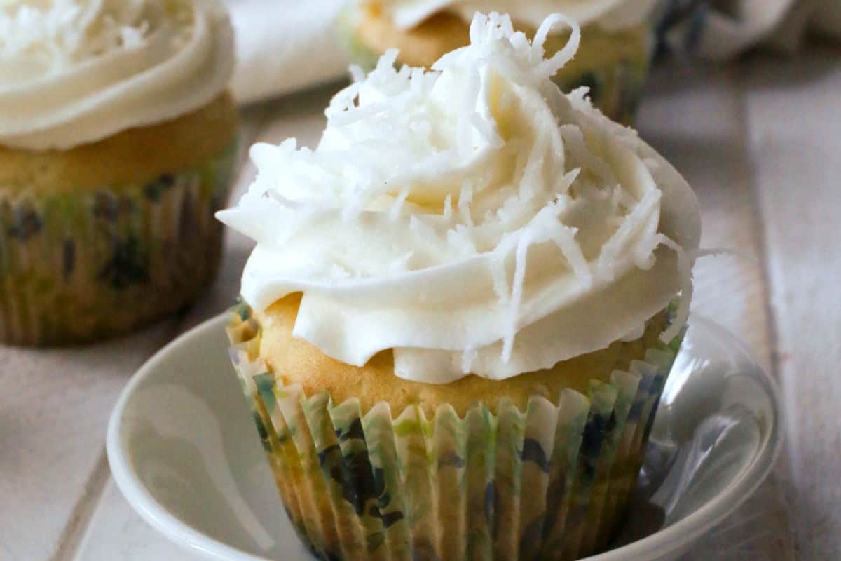 26 Recipes to Help You Decide, Cake or Cupcakes?