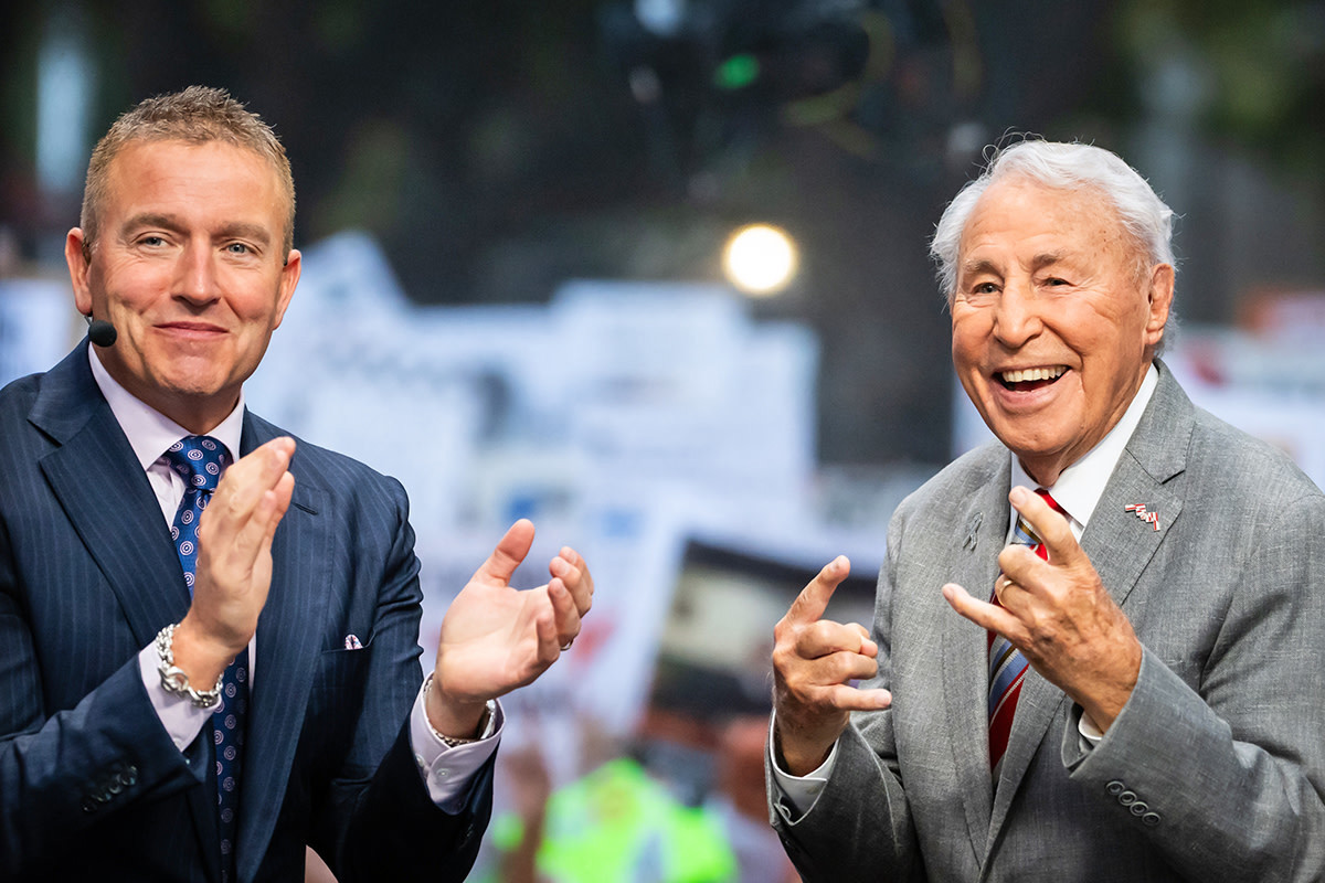 Kirk Herbstreit’s Gracious Lee Corso Gesture on ‘College GameDay’ Turns ... Kirk Herbstreit’s Gracious Lee Corso Gesture on ‘College GameDay’ Turns ...