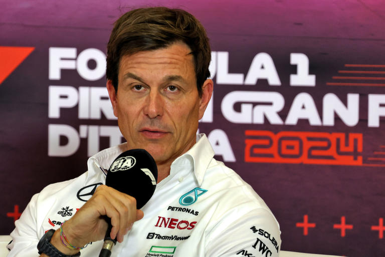 Wolff y Vasseur se ríen en rueda de prensa: Wolff y Vasseur se ríen en rueda de prensa: