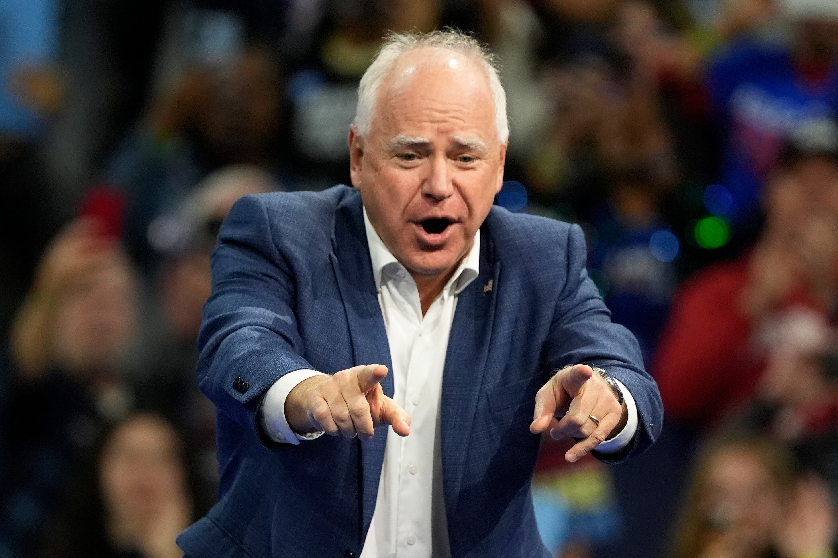 Tim Walz returns to Wisconsin to encourage early voting Tim Walz returns to Wisconsin to encourage early voting