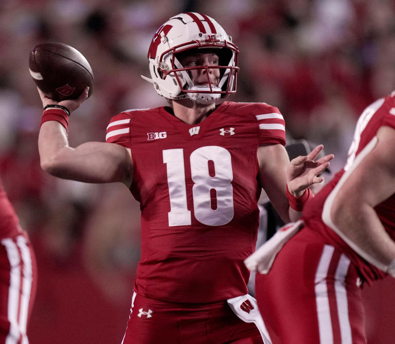 Former Wisconsin quarterback Braedyn Locke announces commitment to Arizona