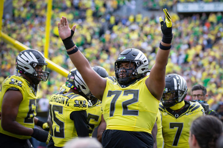 Oregon football needs new stars on offense this season. Who are the ...