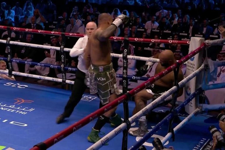 Fabio Wardley demolishes Frazer Clarke with sickening first-round knockout Fabio Wardley demolishes Frazer Clarke with sickening first-round knockout