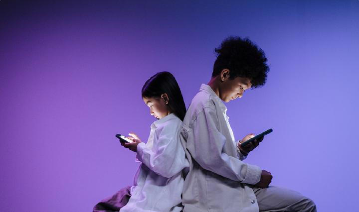 Seperti di bungkus rokok, medsos kini dipasangi label bahaya