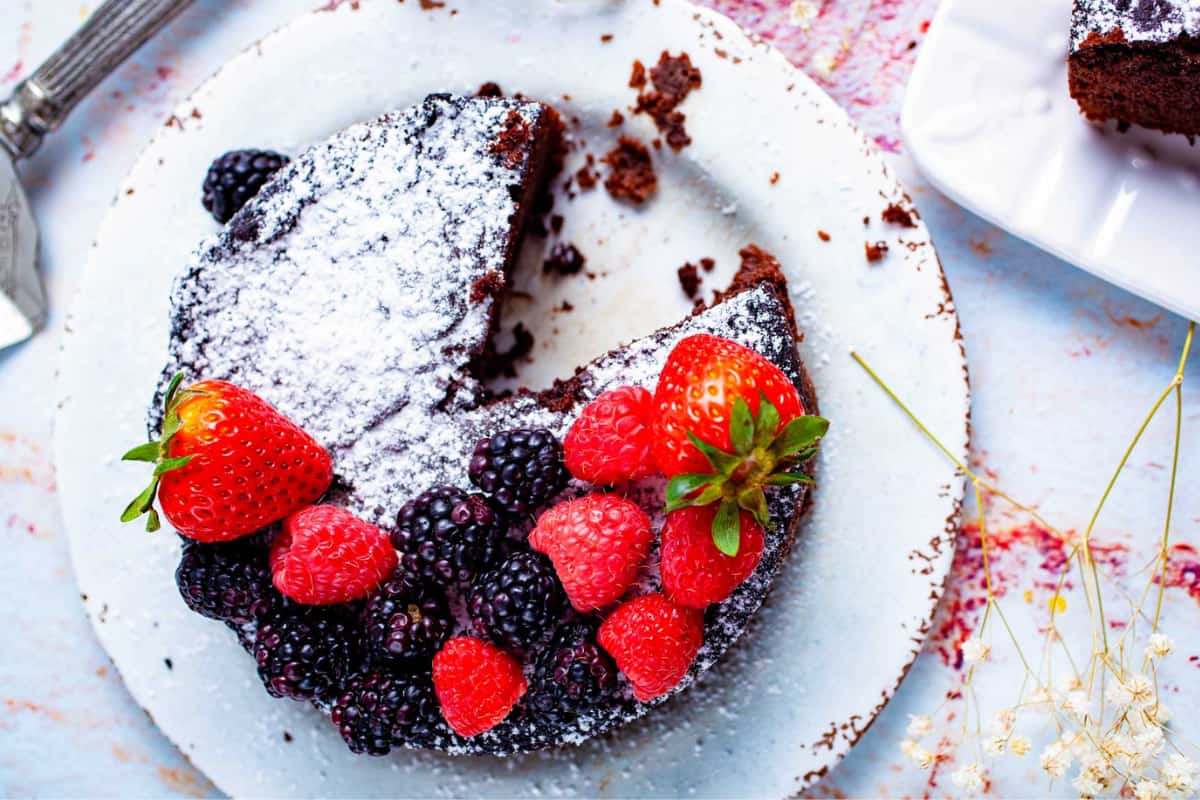 21 reasons to keep a bag of almond flour in the pantry