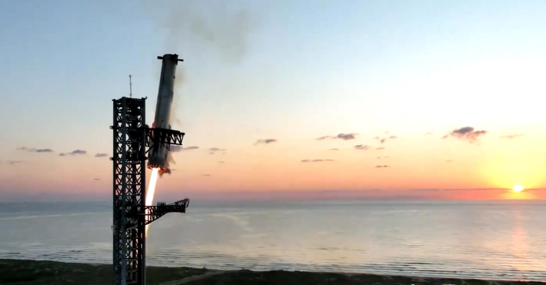 SpaceX’s Starship rocket completes fifth test flight, lands booster in ... SpaceX’s Starship rocket completes fifth test flight, lands booster in ...
