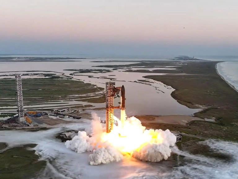 SpaceX's Starship completes historic 5th flight test SpaceX's Starship completes historic 5th flight test