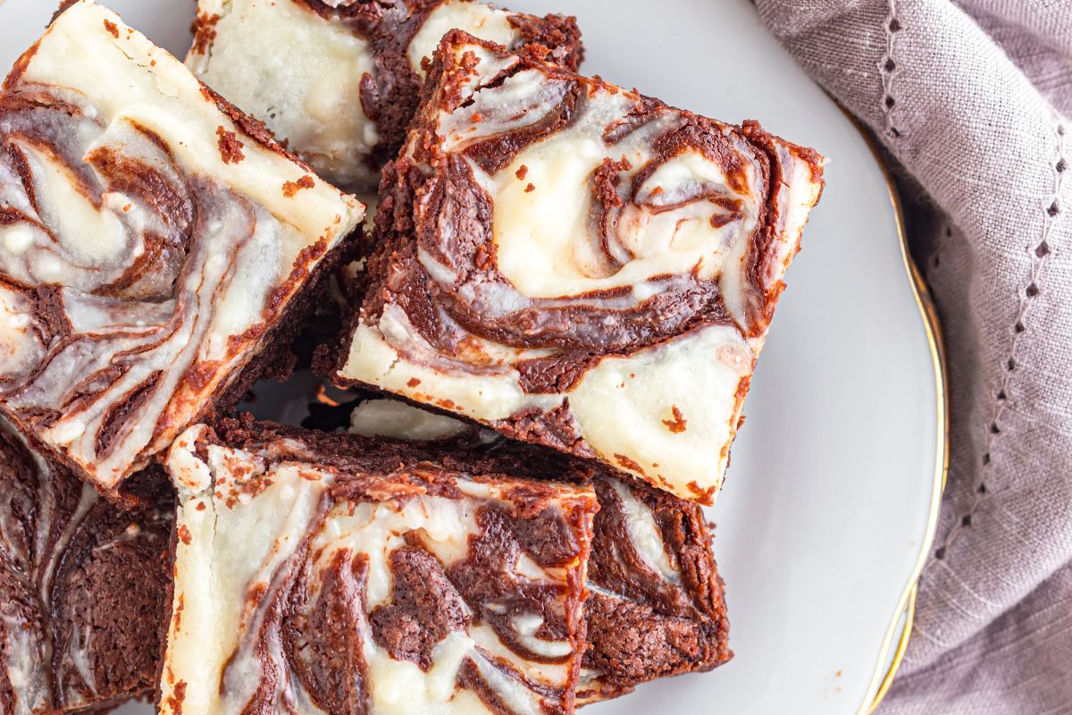 Grandma's 42 best pies, bars, cakes, and cupcakes for your kitchen