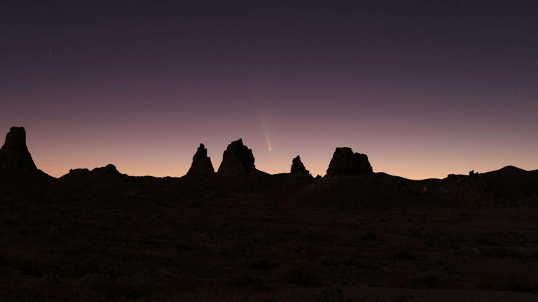 Stargazers capture 'comet of the century' Stargazers capture 'comet of the century'