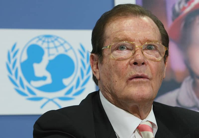 "James Bond": Facts About Roger Moore In Memoriam
