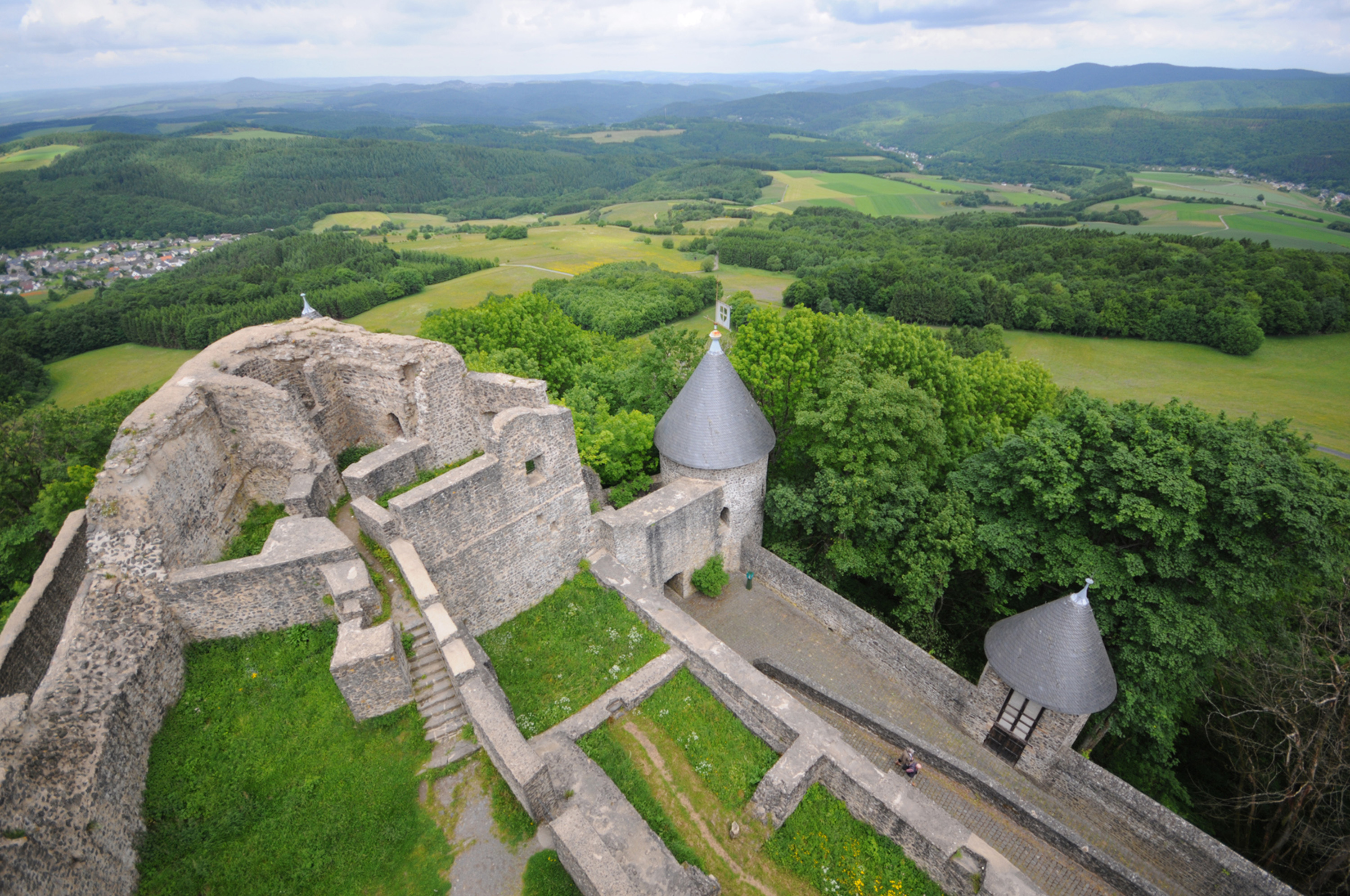 Beautiful castles around the world