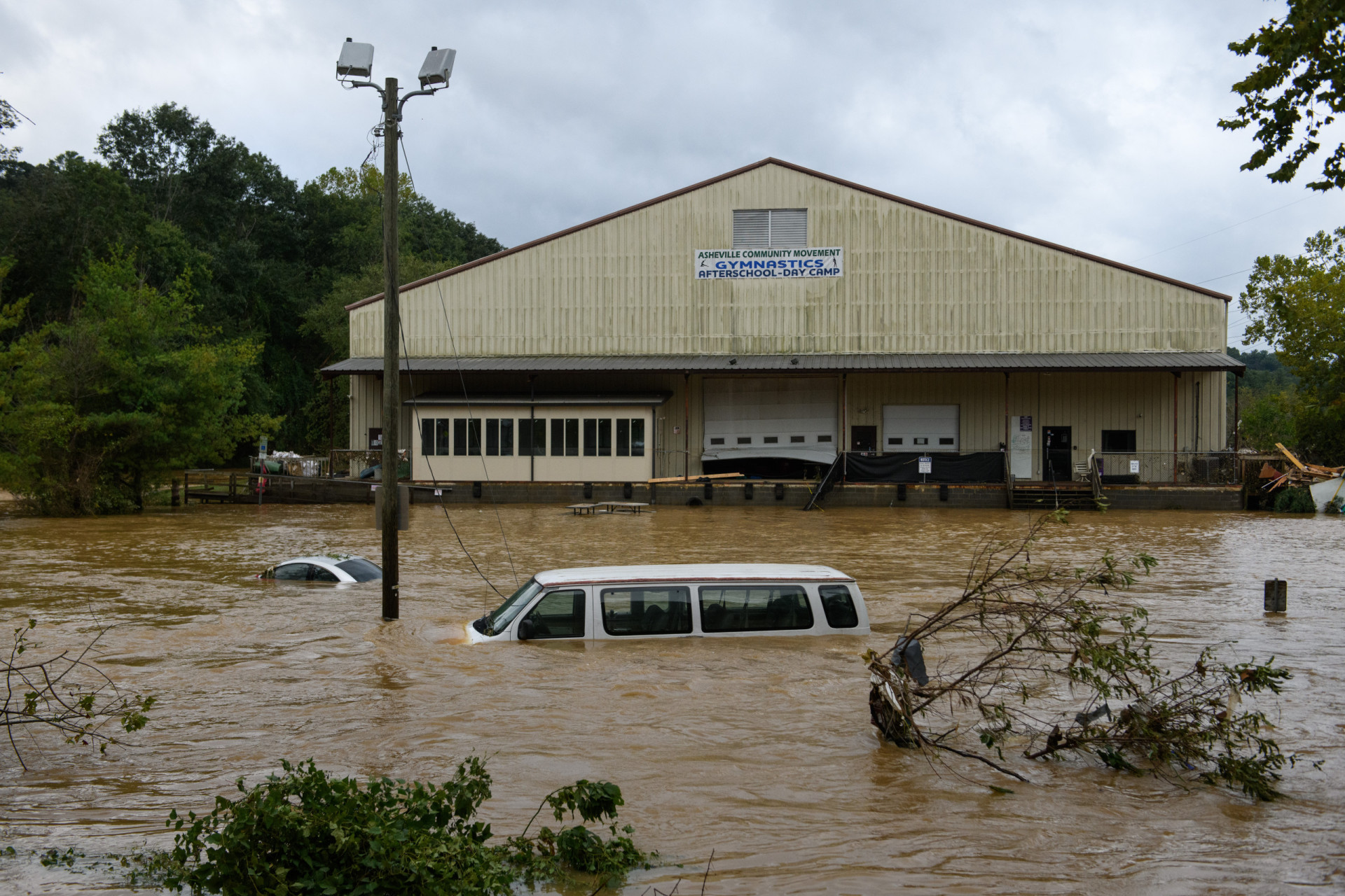How zoos protect animals in a hurricane