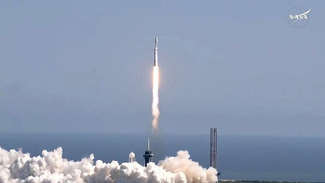 NASA successfully launches Clipper spacecraft to Jupiter's moon NASA successfully launches Clipper spacecraft to Jupiter's moon