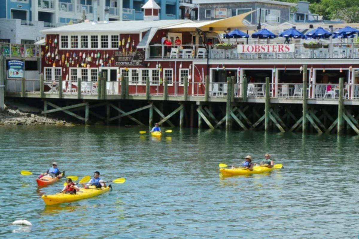 20 Beach Towns With Natural Rock Pools